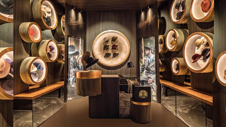 La boutique Astrua 1860 di Torino è il punto di riferimento per l ...